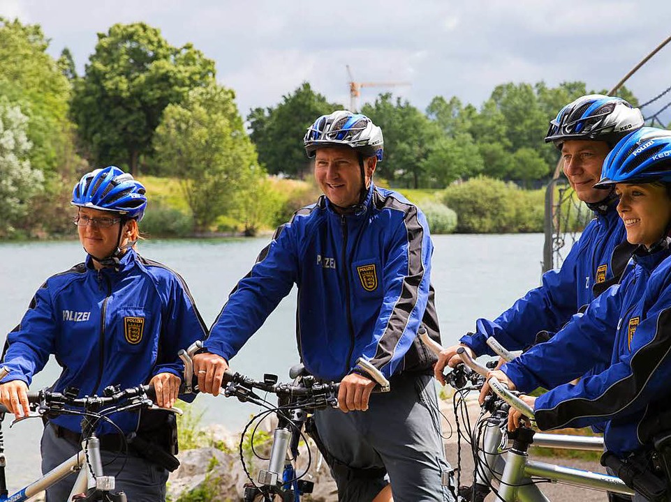 Im Freiburger Seepark patrouilliert die Polizei jetzt auf dem Rad ...