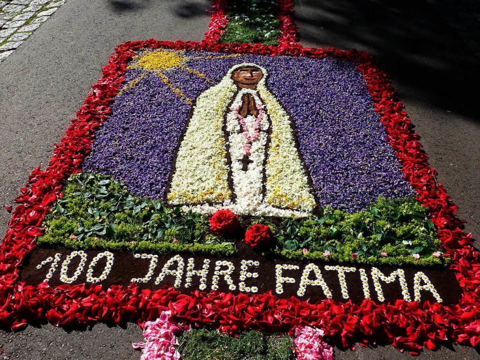 Kunstvolle Blumenteppiche zu Fronleichnam - Münstertal - Badische Zeitung