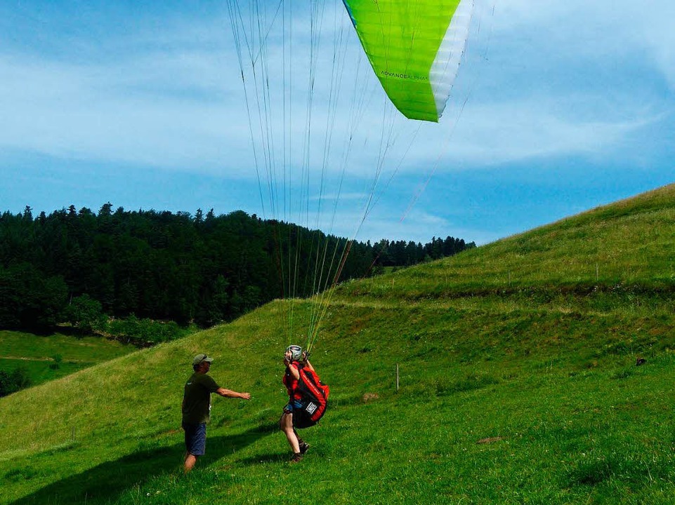 Selbstversuch: In zwei Tagen Gleitschirmfliegen lernen - Sport (fudder ...