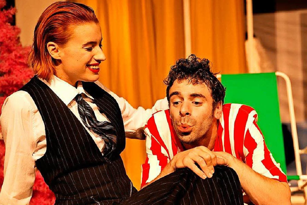 Die Immoralisten spielen "Nora oder ein Puppenheim" unter freiem Himmel ...