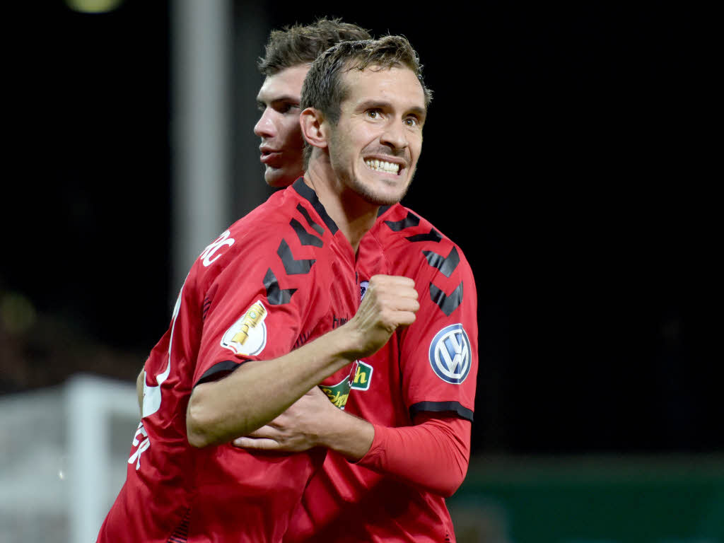 SC Freiburg gewinnt 3:1 gegen Dresden und zieht ins Achtelfinale ein ... SC Freiburg gewinnt 3:1 gegen Dresden und zieht ins Achtelfinale ein ...