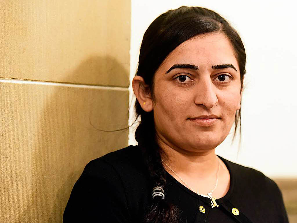 Jesidin Farida Khalaf plädiert in Freiburg für Familiennachzug - Südwest - Badische Zeitung