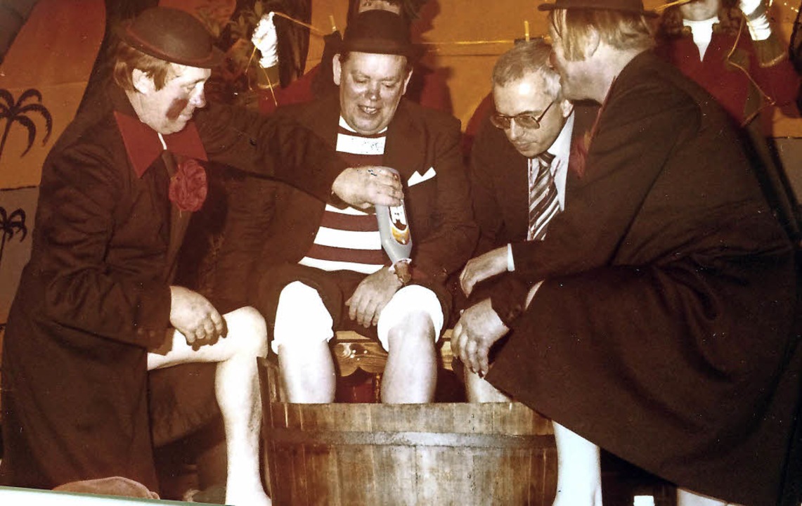 Mit Fassbürste und Zuber - Ettenheim - Badische Zeitung