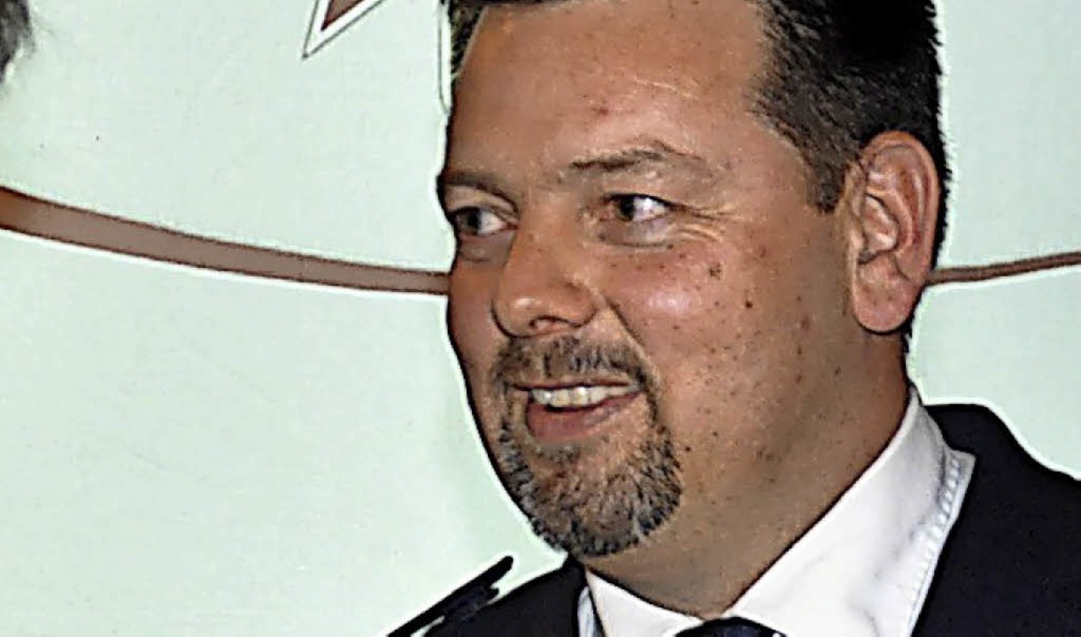 Feuerwehrehrenzeichen für Kommandant Ernst - Wittlingen - Badische Zeitung