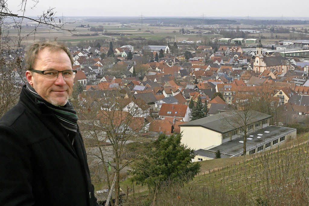 Ortsrundgang durch Riegel mit Bürgermeisterkandidat Daniel Kietz ...