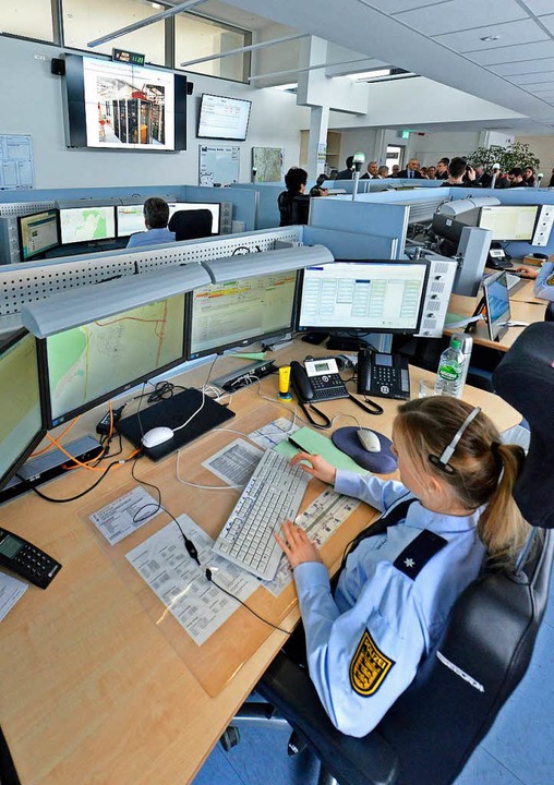 Eine Zentrale für 450 Notrufe am Tag: Das neue Führungszentrum der ...