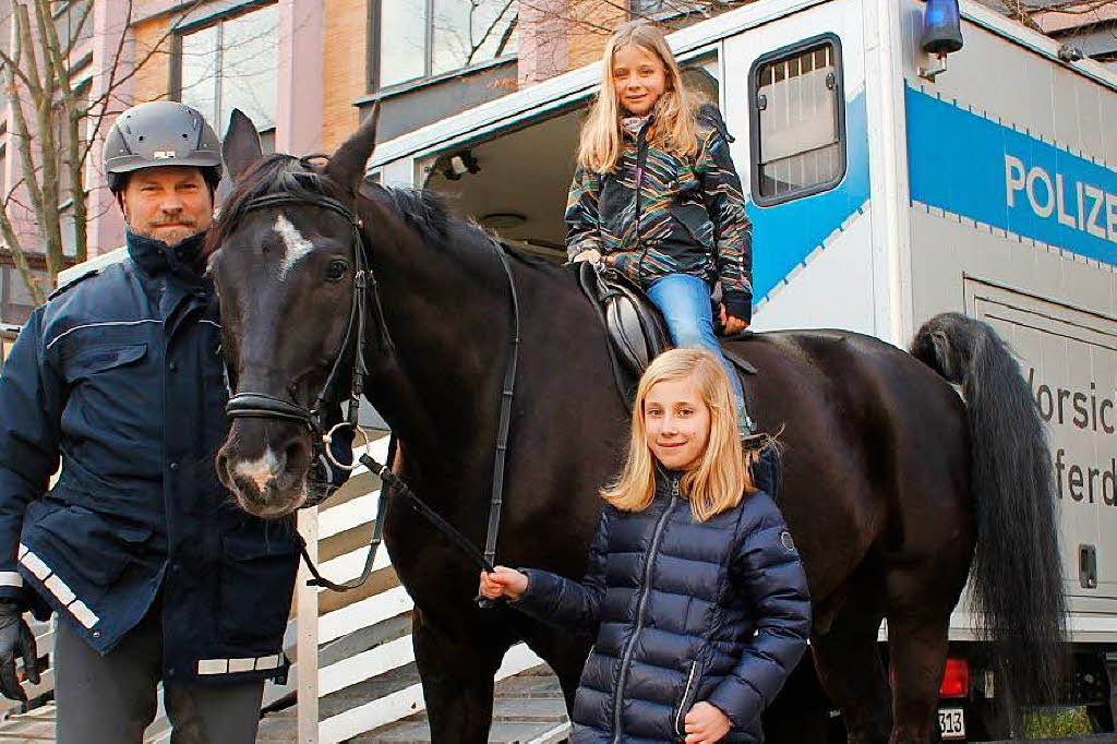So werden Polizeipferde ausgebildet und eingesetzt - Zisch-Texte ... So werden Polizeipferde ausgebildet und eingesetzt - Zisch-Texte ...