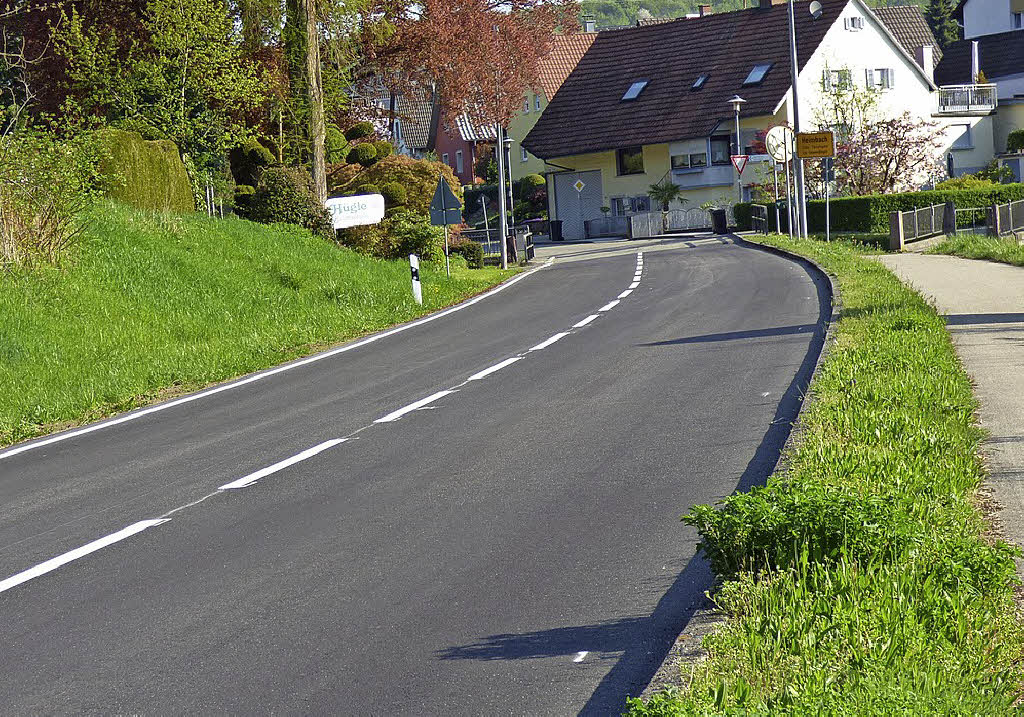 Der neue Belag kommt an - Teningen - Badische Zeitung