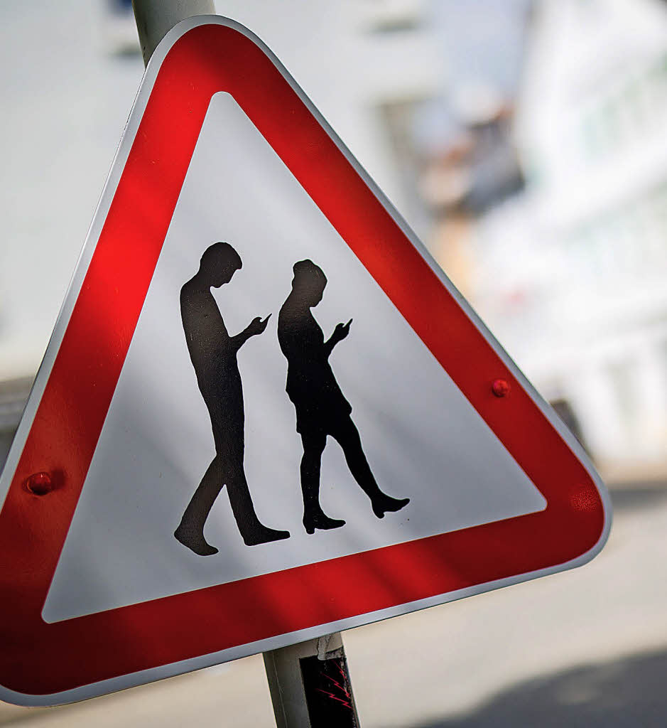 Smombie-Schild nun auf Schulhof - Südwest - Badische Zeitung