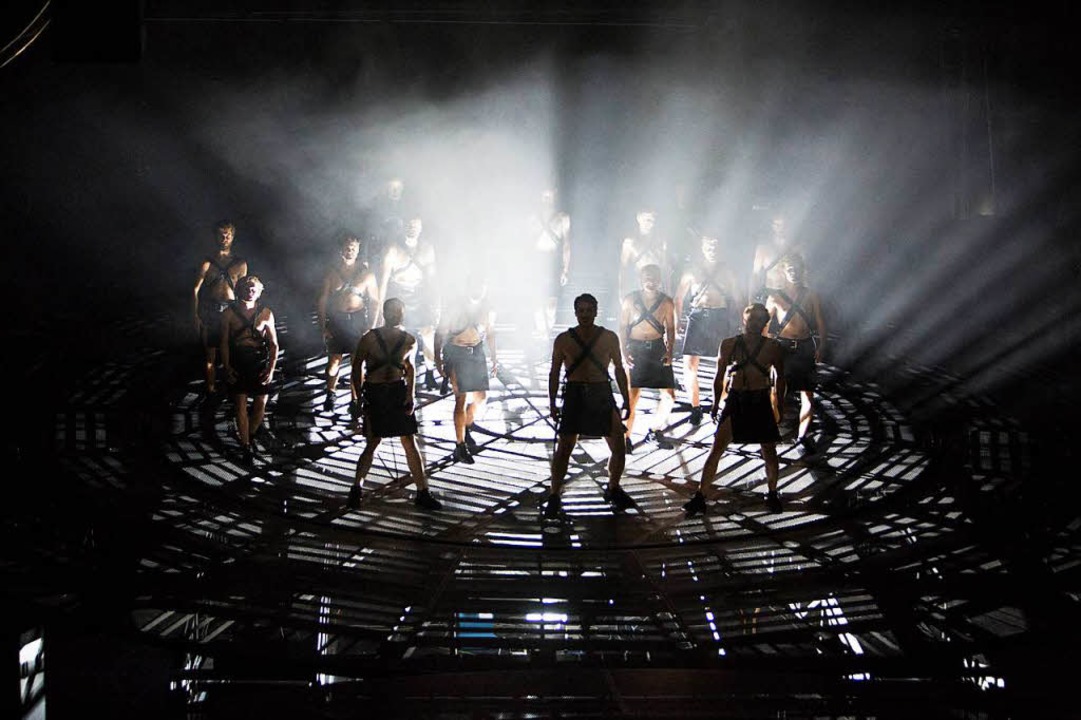 Die Wucht des Kollektivs: "Die Perser" von Aischylos in der Regie von ...