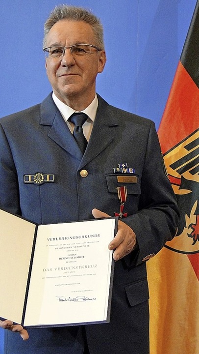 Verdienstkreuz für Bernd Schmidt - Kreis Emmendingen - Badische Zeitung