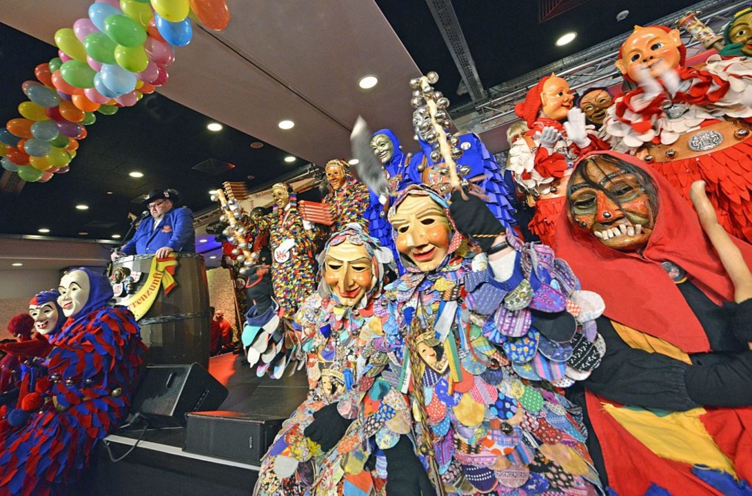 Die Kappensitzung der Breisgauer Narrenzunft geht auch ohne Fasnetrufer - Freiburg - Badische ...