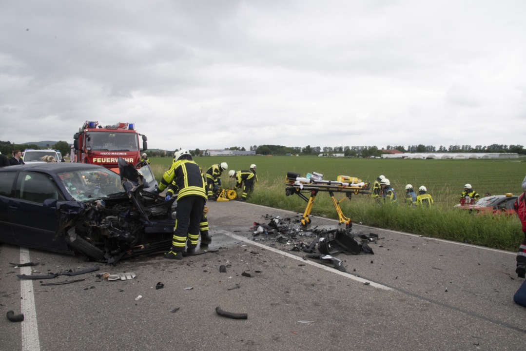 Drei Verletzte nach Frontalzusammenstoß auf B3 bei Hügelheim - Müllheim - Badische Zeitung