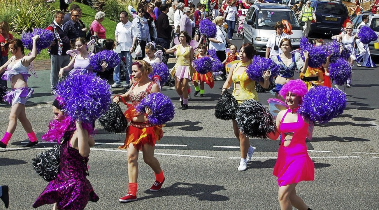 Karneval-Parade mitten im Sommer - Weil am Rhein - Badische Zeitung