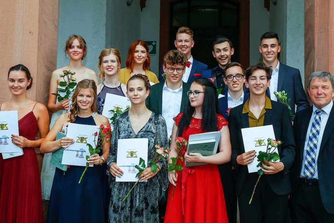 Abiturienten am Städtischen Gymnasium Ettenheim freuen sich - Ettenheim ...