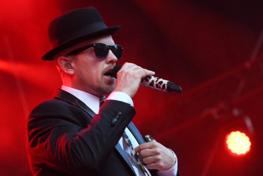 Jan Delay bei Stimmen in Lörrach: hoch dosierte Disko von Beginn an ...