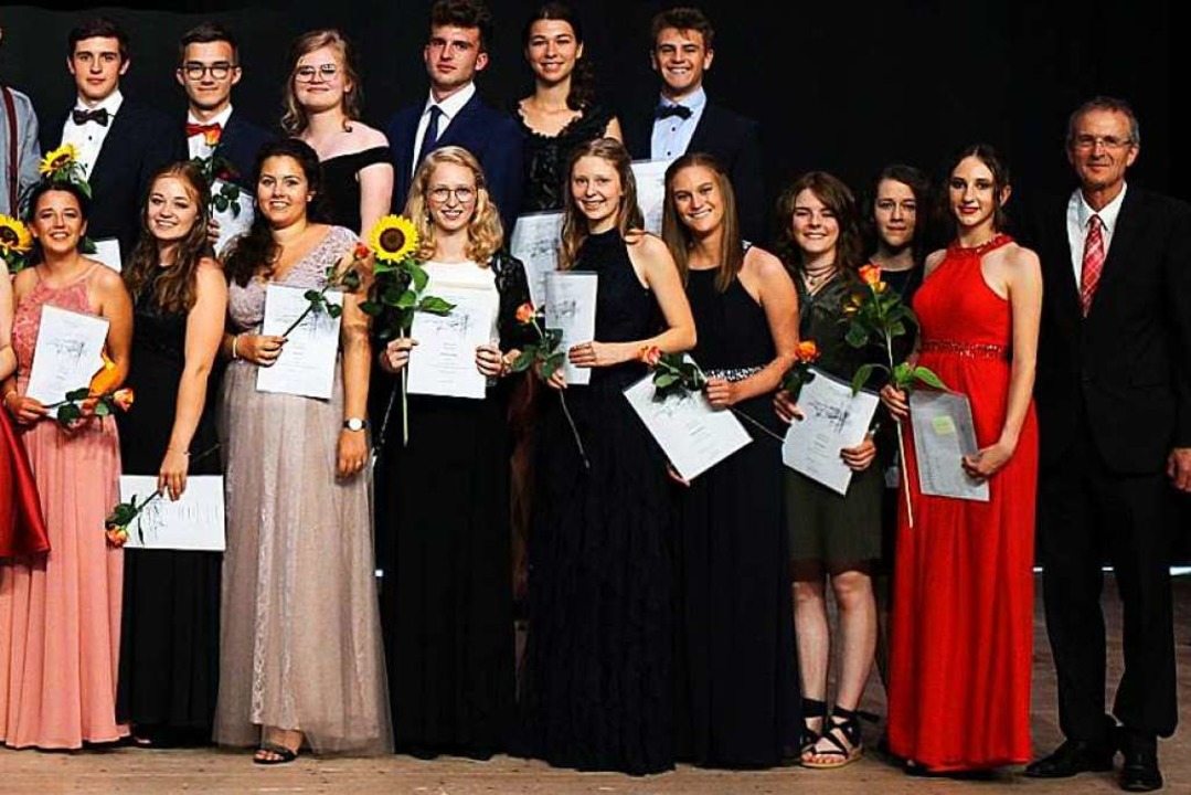 Heimschule St. Landolin Ettenheim verabschiedet 156 Abiturientinnen und ...