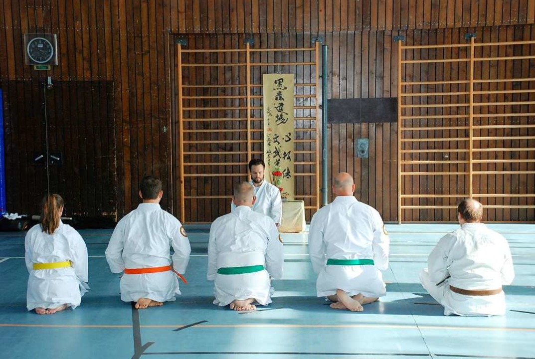 Eine alte Kampfkunst aus Okinawa, die sich aus Karate entwickelt hat ...