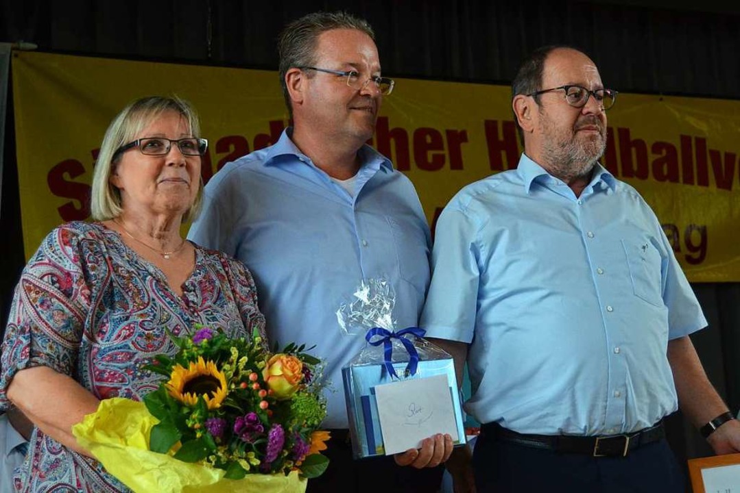 Handballer finden Kompromiss bei Schiedsrichterregel - Handball ...