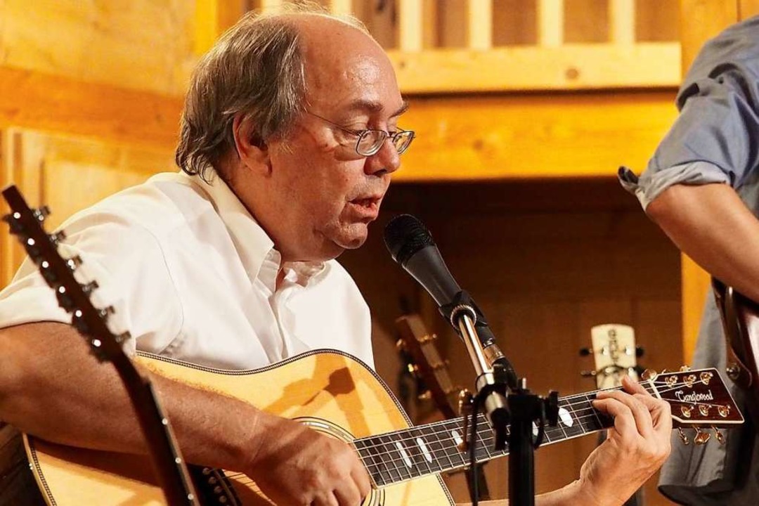 Jonas Hammerschmidt und die Breitnauer Band Behind the Corner spielen ...