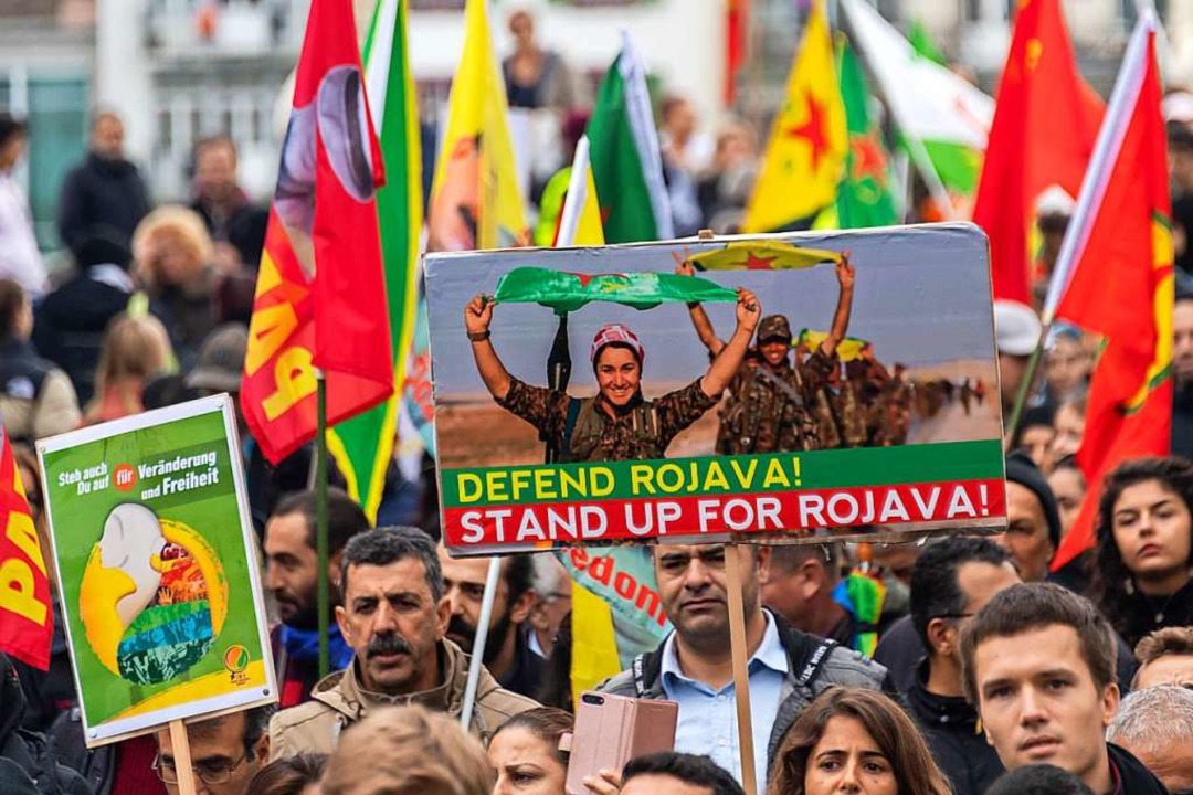 2000 Menschen demonstrieren friedlich in Basel gegen den Krieg im Rojava-Gebiet - Basel ...