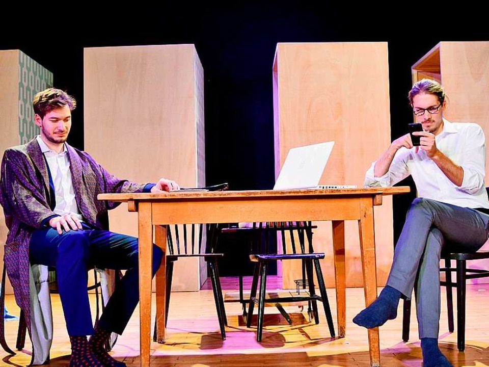 Die Theatergruppe Maniacts führt "Tender Truces" von David Dykowski auf ...