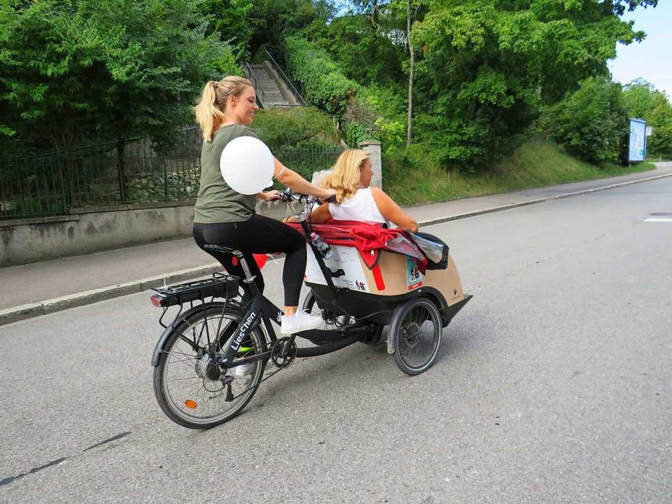 E-Rikscha soll Rheinfelder Senioren wieder mobil machen - Rheinfelden ...