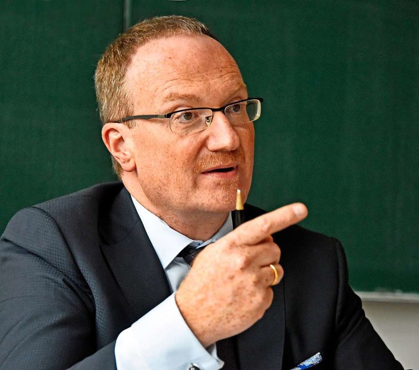 Bleibt der Freiburger Lars Feld Wirtschaftsweiser? - Wirtschaft ...