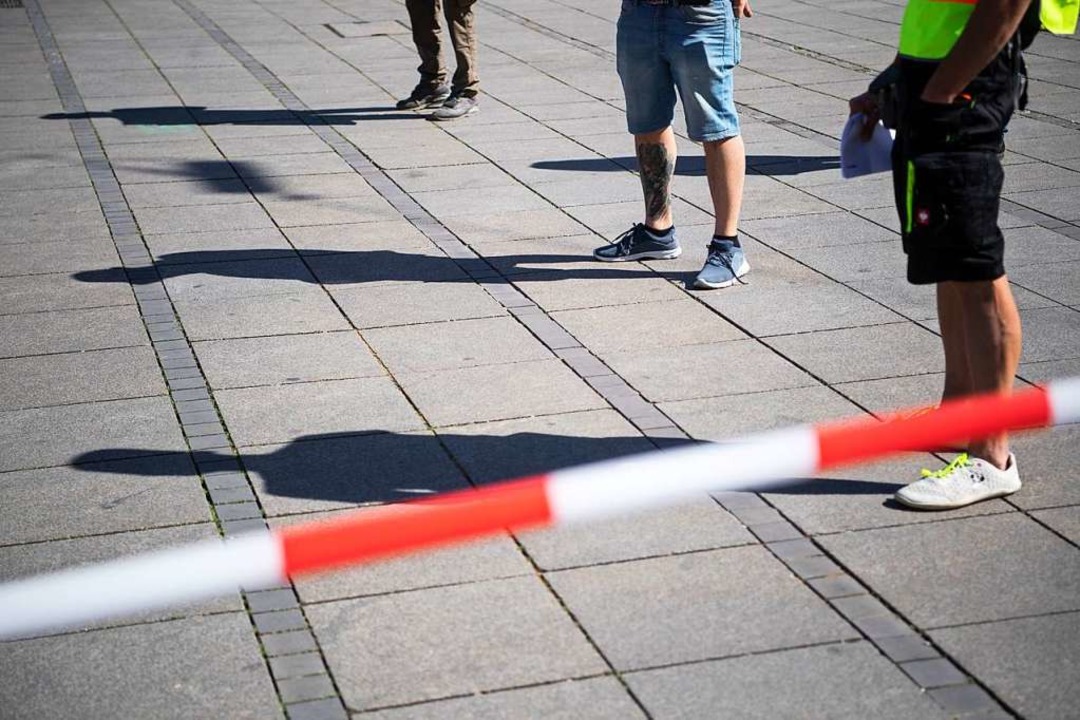 "Querdenken" – Hunderte Menschen demonstrieren für Grundrechte ...