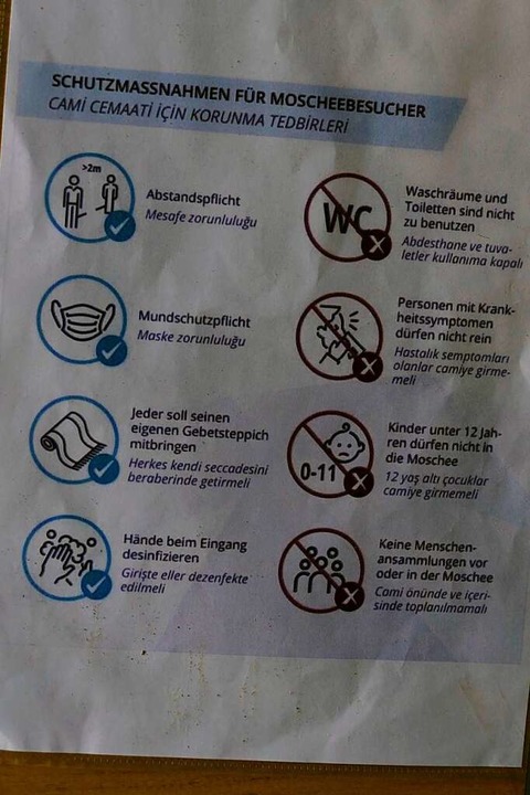 In der Bötzinger Moschee ist Beten nur mit eigenem Teppich erlaubt ...