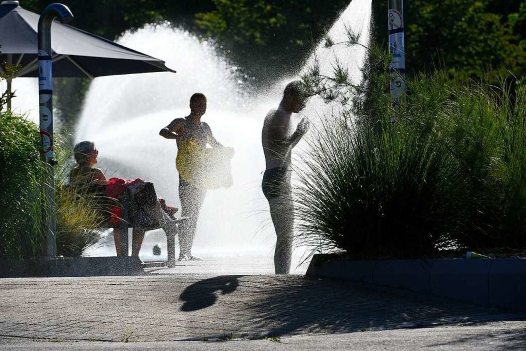 Strandbad-Eröffnung in Freiburg startet mit Abstand und guter Stimmung ...