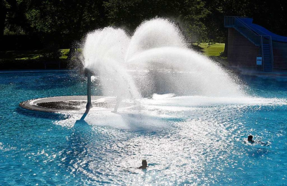 Strandbad-Eröffnung in Freiburg startet mit Abstand und guter Stimmung ...