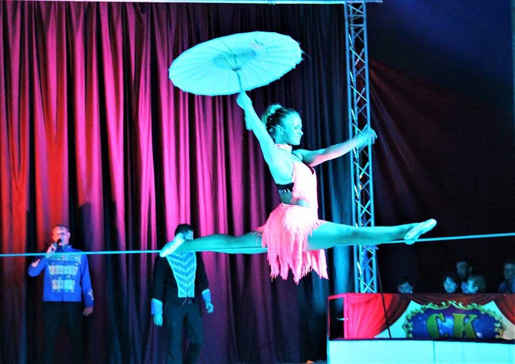 Der Circus Edmund Kaiser gastiert auf dem Festplatz in Weil am Rhein ... Der Circus Edmund Kaiser gastiert auf dem Festplatz in Weil am Rhein ...