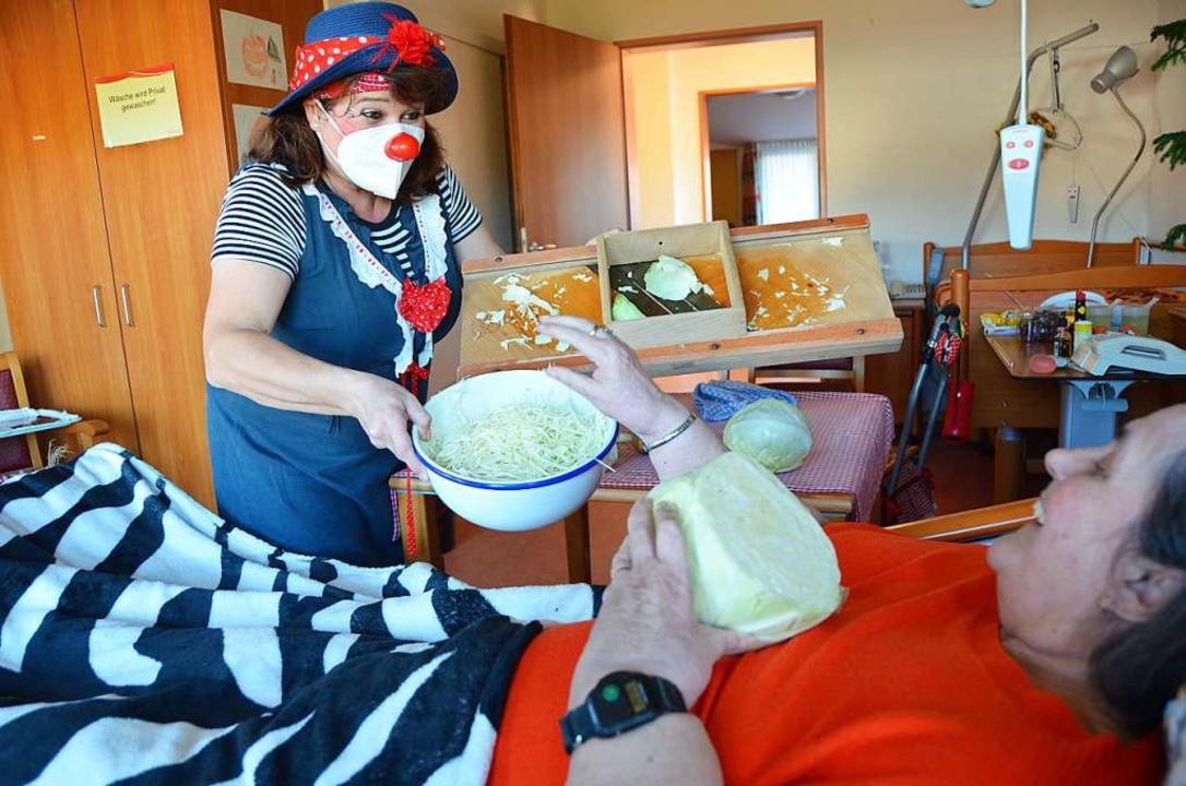 In Friesenheim muntert eine Clownin Senioren mit Humor und Sauerkraut ...