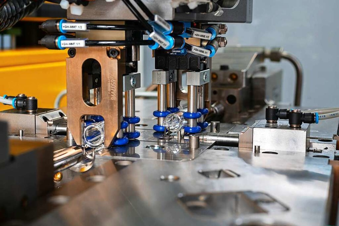 Mit Zahoransky-Technik können Impfstoffbehälter gefüllt werden ...