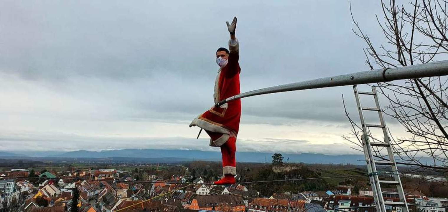 Hochseilartist Fernando Traber sendet Weihnachtsgruß aus Breisach ...
