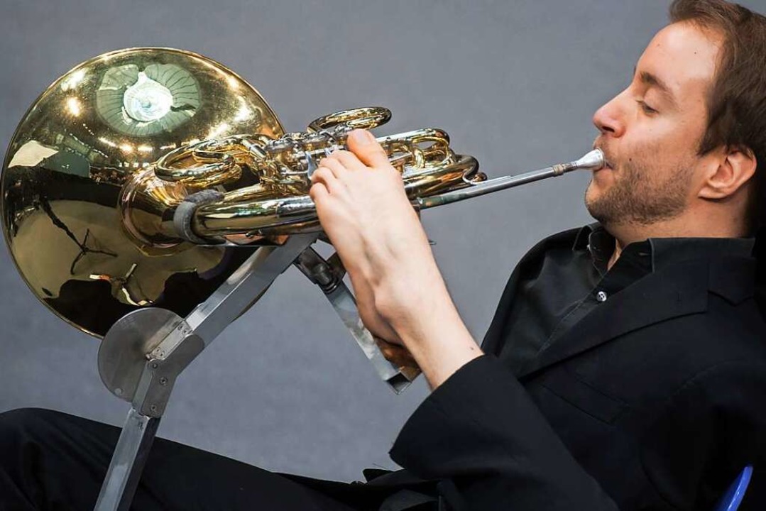 Wie Felix Klieser ohne Arme als Hornist Karriere gemacht hat - Klassik ...