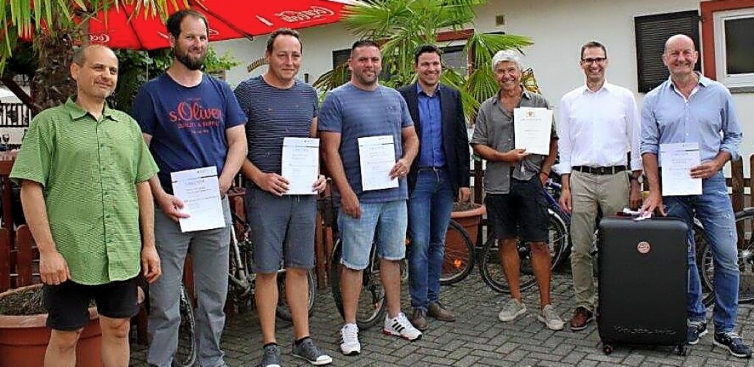 Langjährige Treue zur Firma gewürdigt - Hartheim - Badische Zeitung