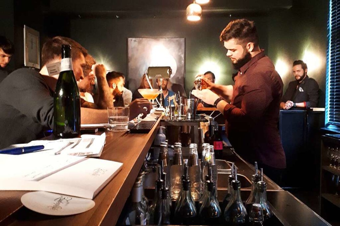 Große Cocktailkunst beim Black-Forest-Bar-Cup - Gastronomie - Badische ...