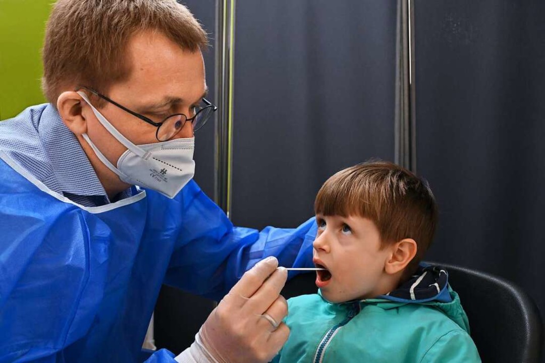 Neues PCR-Testgerät liefert Ergebnis schon nach 15 Minuten - Freiburg ...