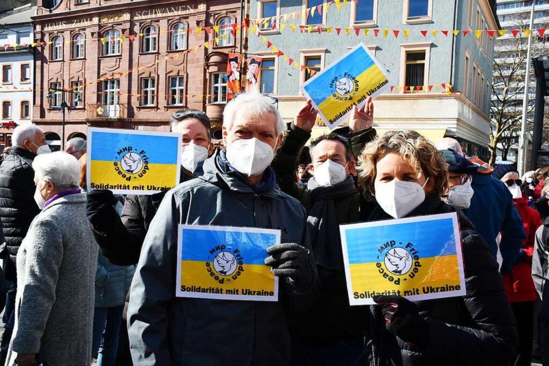 Rund 600 Menschen demonstrieren in Lörrach gegen den Krieg in der ...