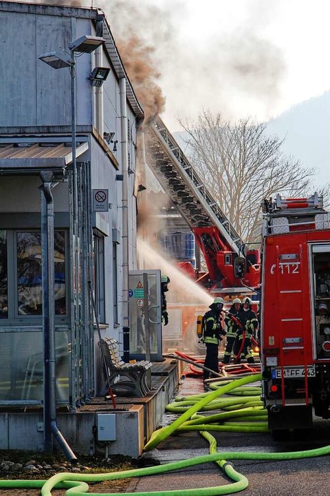Brand in Endinger Lackfabrik führt zu Großeinsatz der Feuerwehr ...