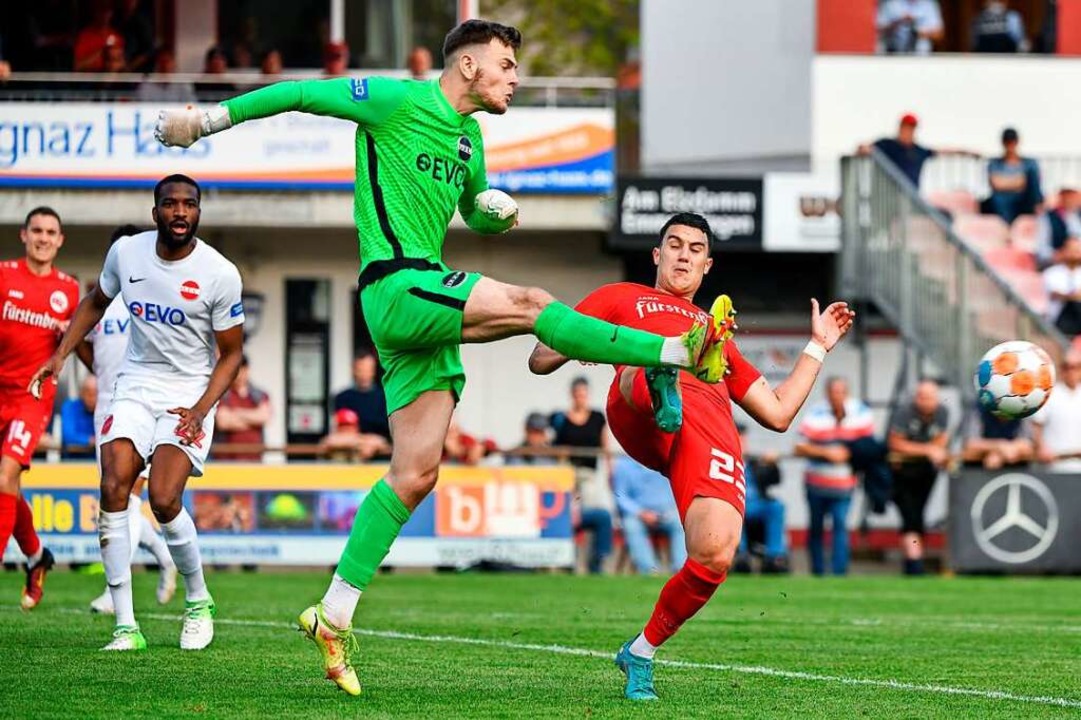 Am Ende liefert Titelkandidat Kickers Offenbach beim Bahlinger SC - F ...