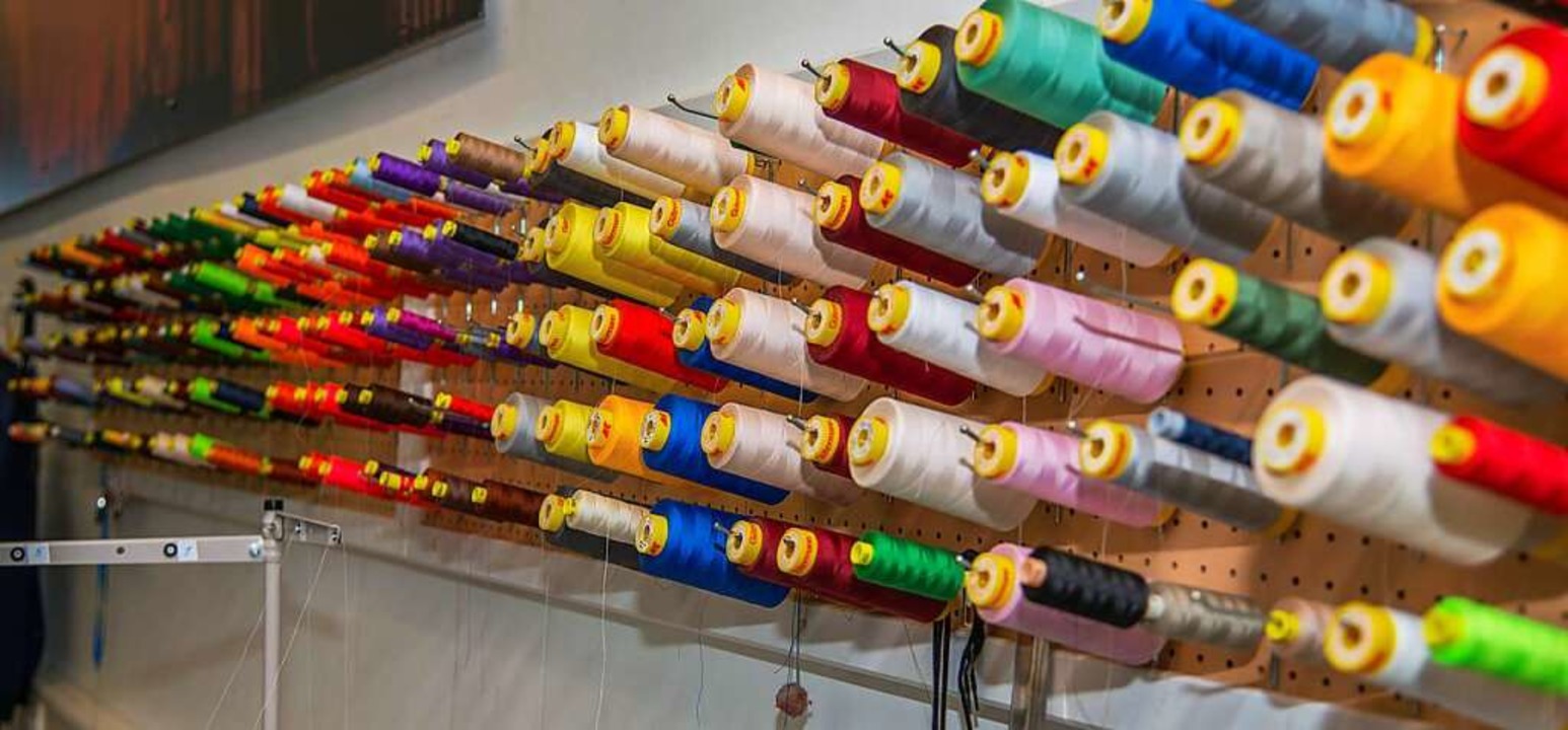 In der hauseigenen Schneiderei vom Europa-Park entstehen die Kostüme ...