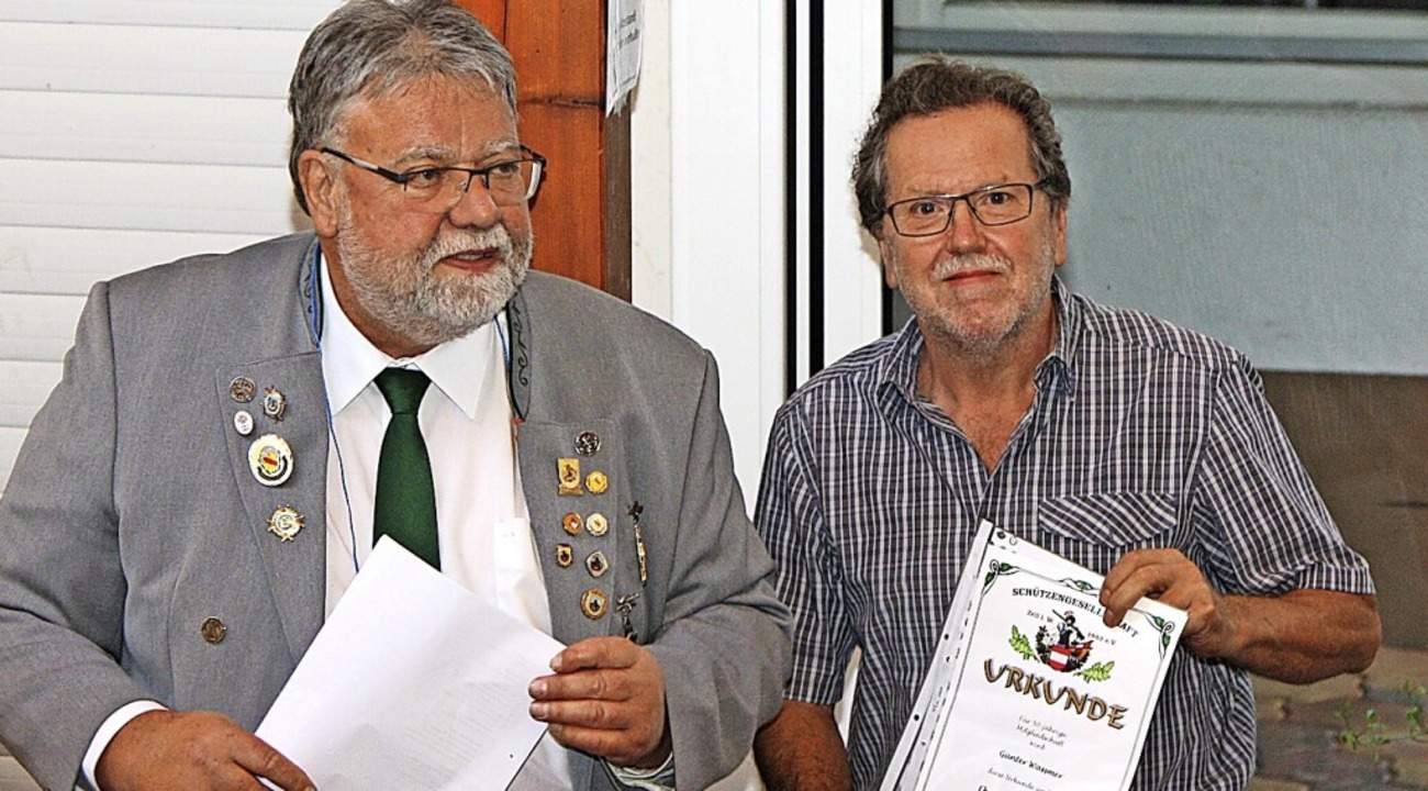 Schützen haben zwei neue Ehrenmitglieder - Zell im Wiesental - Badische ...