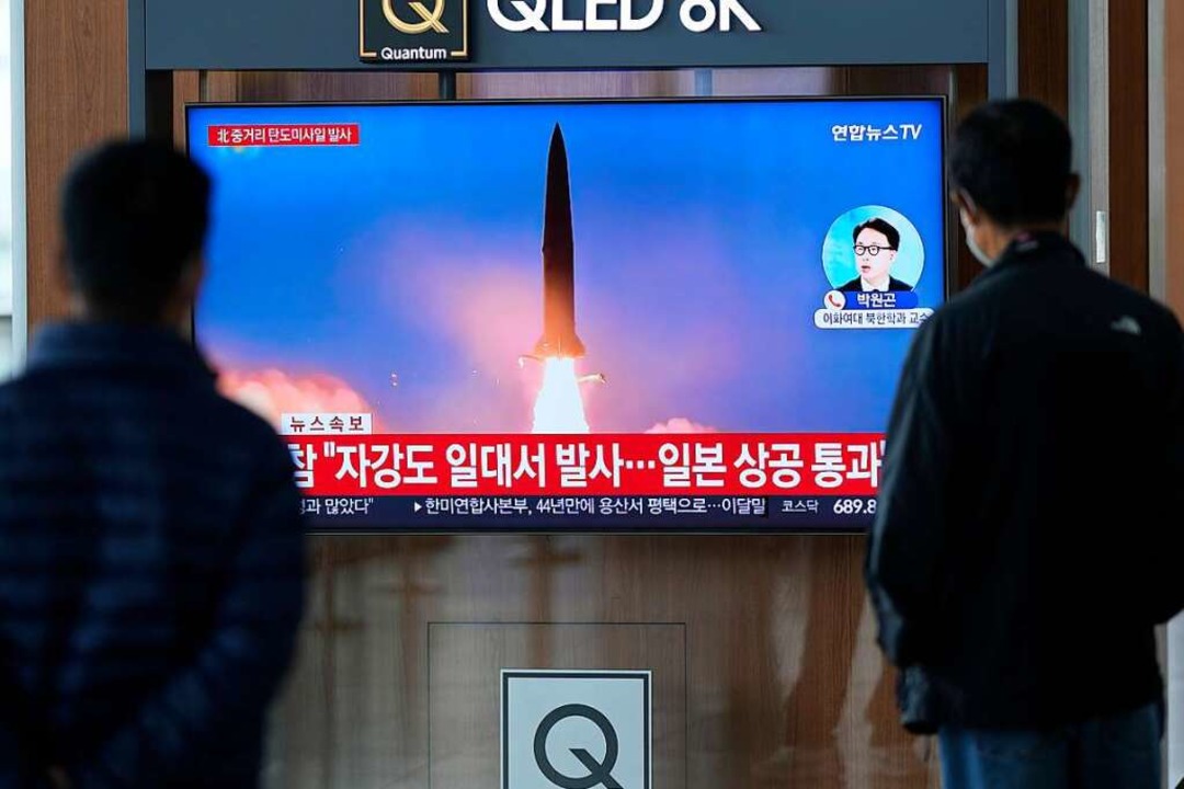 Nordkorea feuert ballistische Mittelstreckenrakete über Japan - Ausland ...
