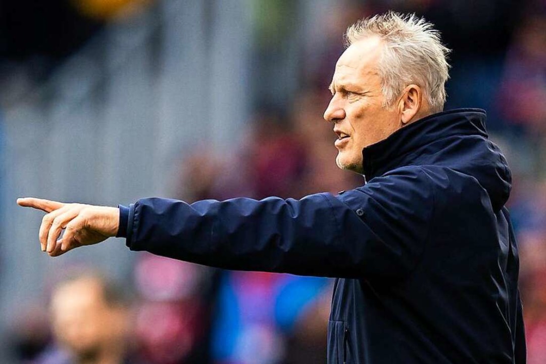 In Nantes sitzt Christian Streich wieder auf der Trainerbank des SC ...