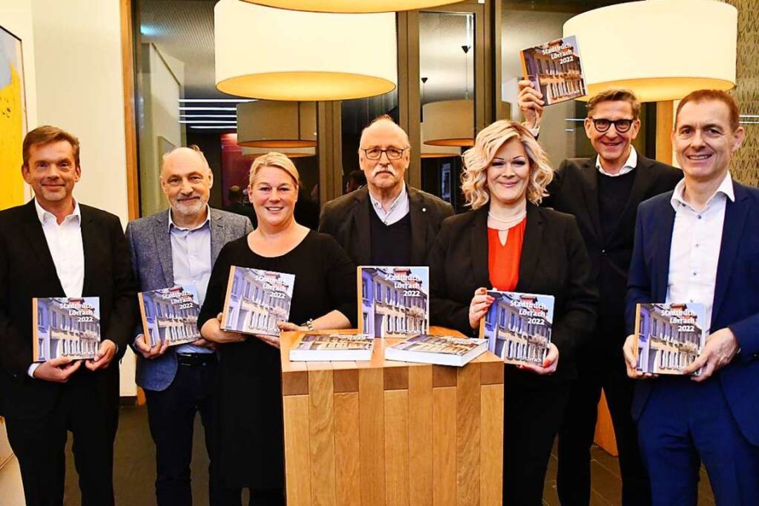 Das Thema Wohnen steht im Vordergrund des Lörracher Stadtbuchs 2022 ...