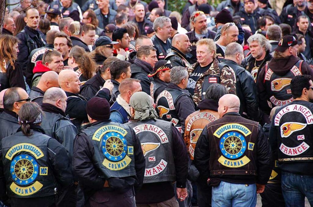 Hells Angels nehmen auf ihre Art Abschied von verstorbenem Mitglied ...
