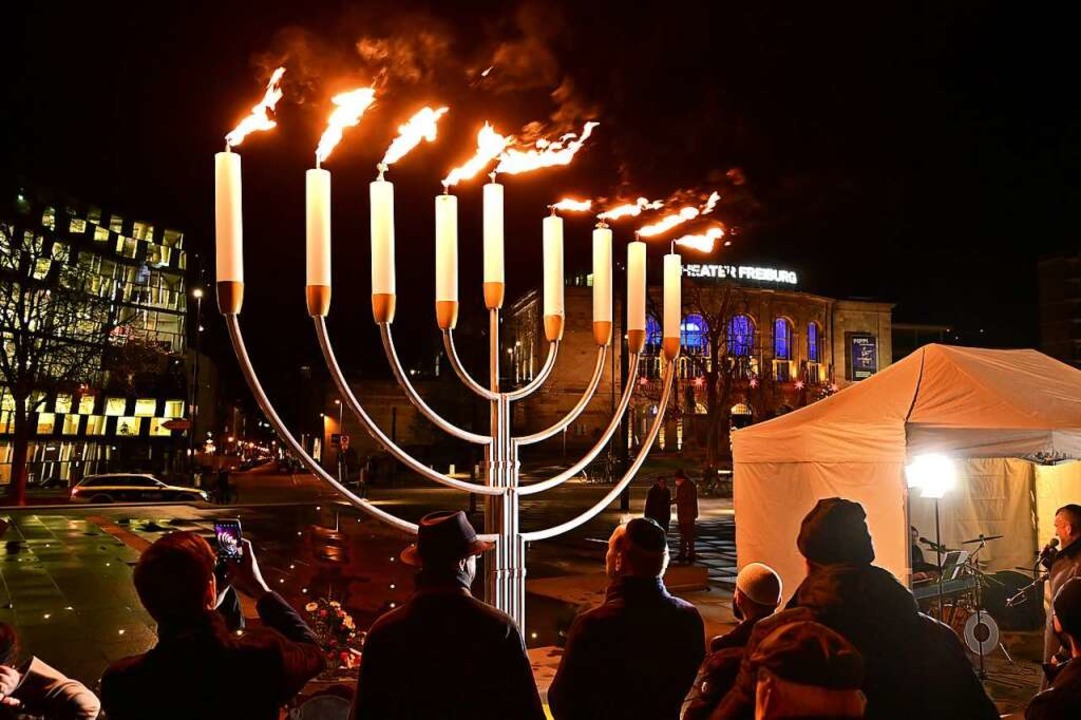 Jüdische Gemeinden in Freiburg feiern Chanukka - Freiburg - Badische ...